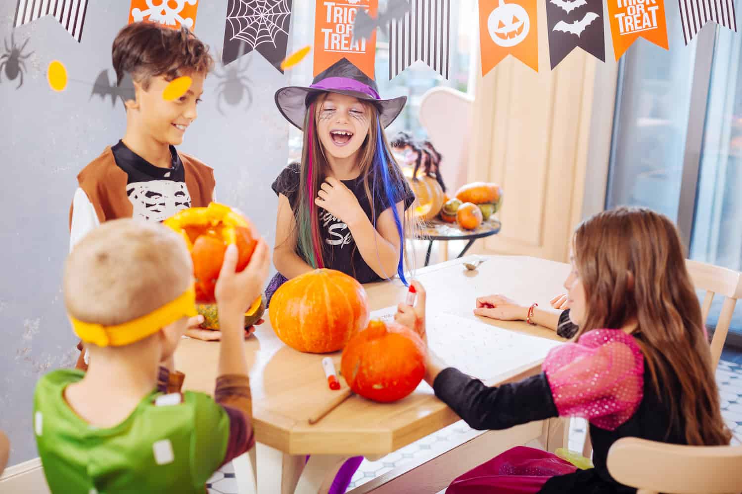 9 Insanely Fun Halloween Games For Kids & Free Halloween Scavenger Hunt ...